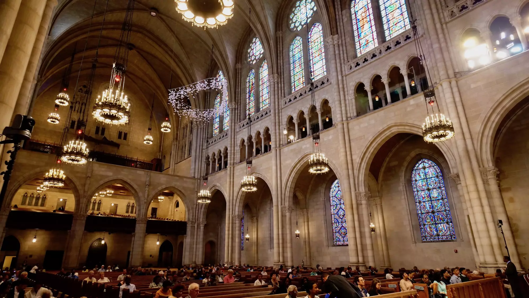 kostel na břehu řeky, ranní výšiny, historie nyc