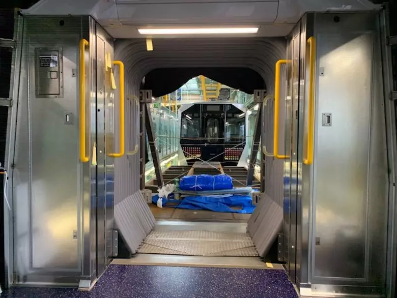 MTA zbulon pamjen e parë të makinave të reja të metrosë me rrugë të hapura 7393_1