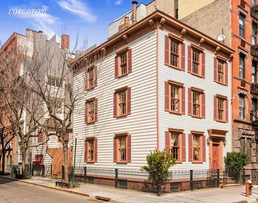 Shtëpia prej druri ikonike West Village e ul çmimin e saj në 8,75 milionë dollarë 7551_1