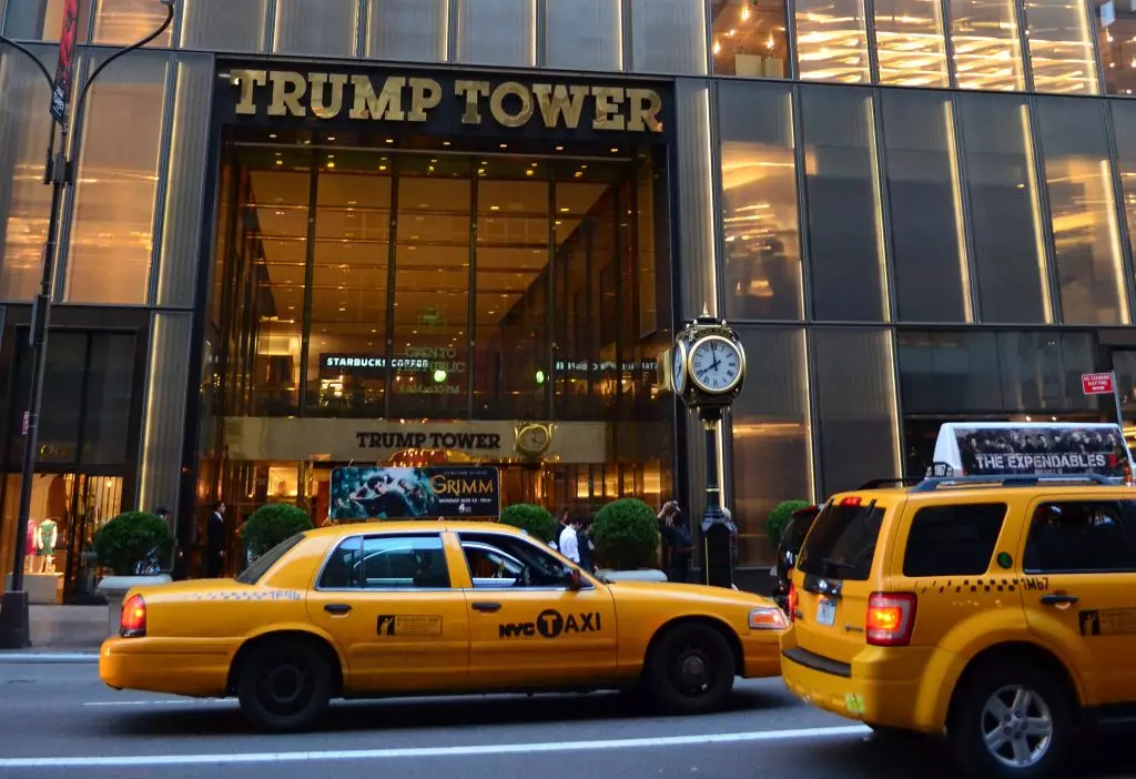 Salget hos Trump-mærkede ejerlejligheder fortsætter med at falde bagud i forhold til resten af Manhattan