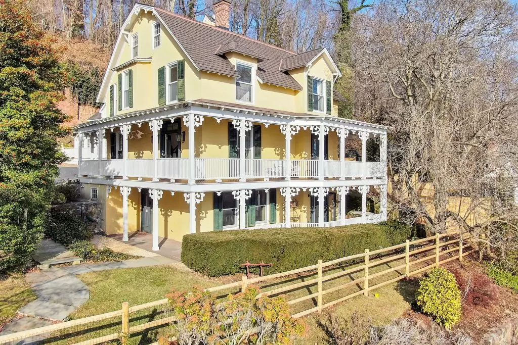 För 1,8 miljoner dollar, ett hus i "folkviktoriansk" stil i Hudson Valley som en gång besöktes av Gilded Age-kändisar