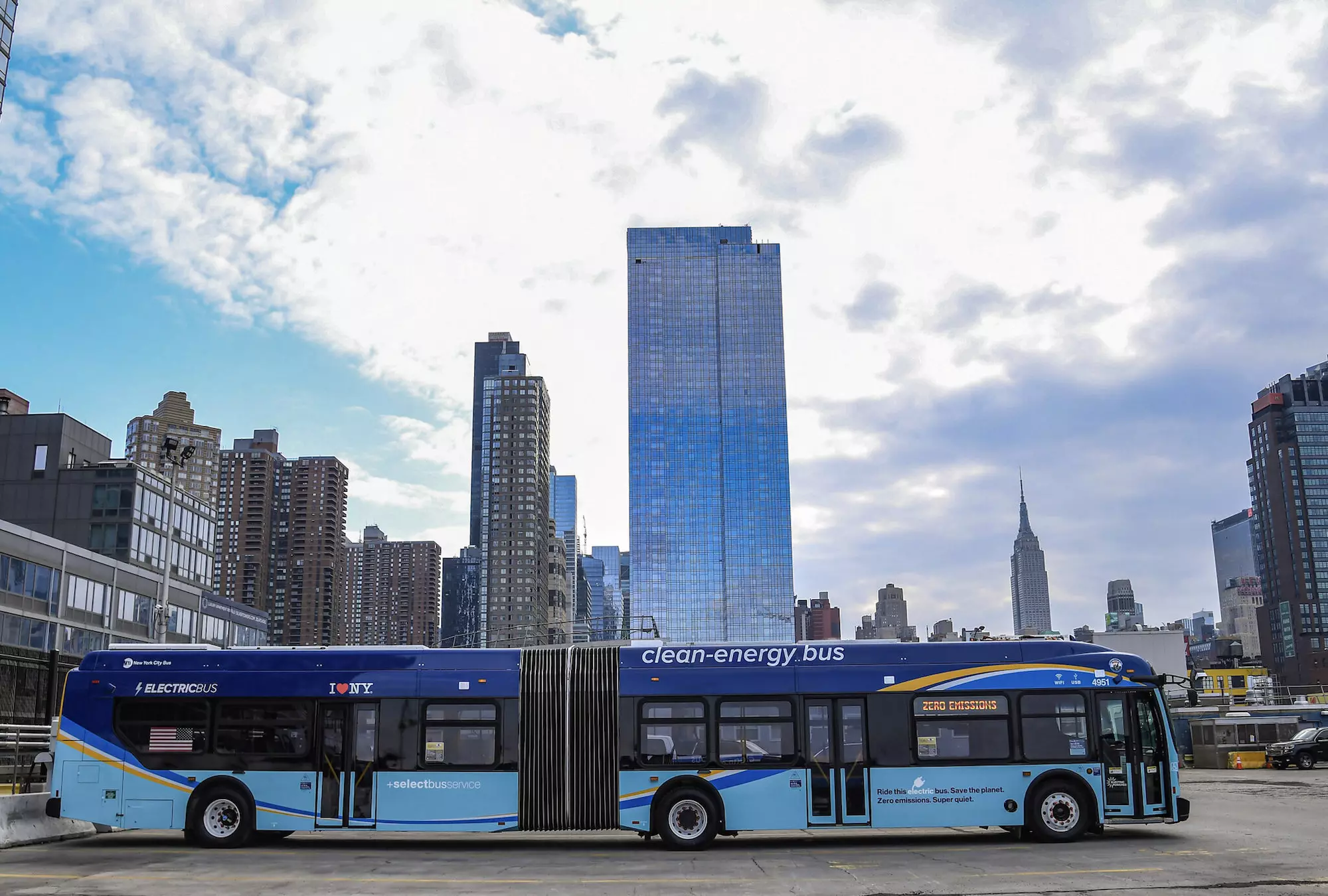 Автобуската патека на 14-та улица ја доби првата целосно електрична автобуска флота во градот додека бројот на луѓе расте 7673_2