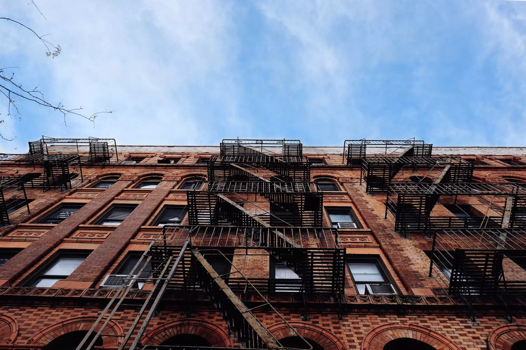 NYC může vyčlenit nejméně 15 procent nových bytů pro Newyorčany bez domova 7689_1
