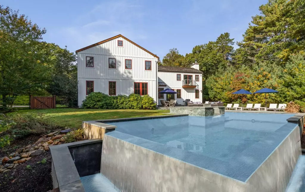 Peloton VD:s hus i East Hampton finns på marknaden för 4,5 miljoner dollar, med ett visningsrum, pool och gym