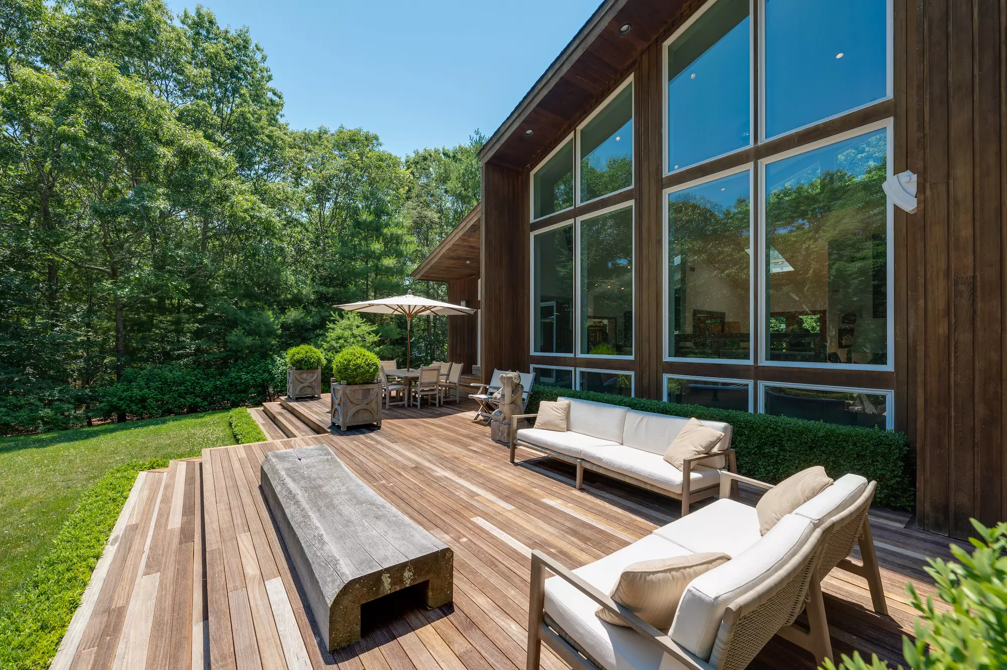 Versteckt in den Wäldern von East Hampton verfügt dieses moderne Haus für 3,5 Millionen US-Dollar über ein Kunstatelier und einen beheizten Pool 775_12