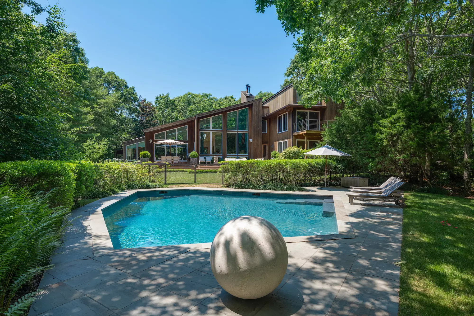 East Hamptonin metsässä sijaitsevassa 3,5 miljoonan dollarin modernissa kodissa on taidestudio ja lämmitetty uima-allas 775_13