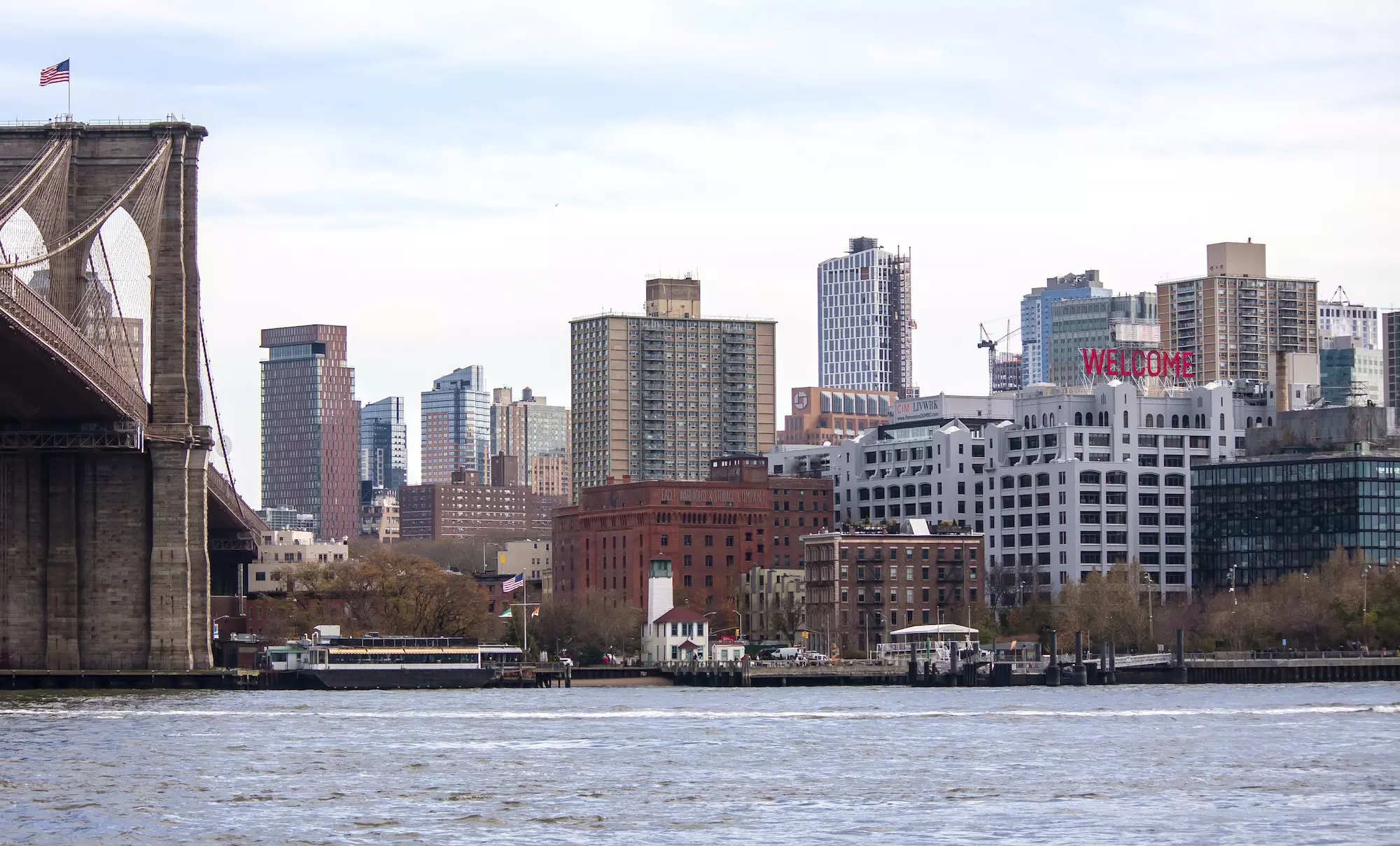 V Brooklyn Heights odhalili uvítací nápis, ktorý nahrádza strážnu vežu 7850_4