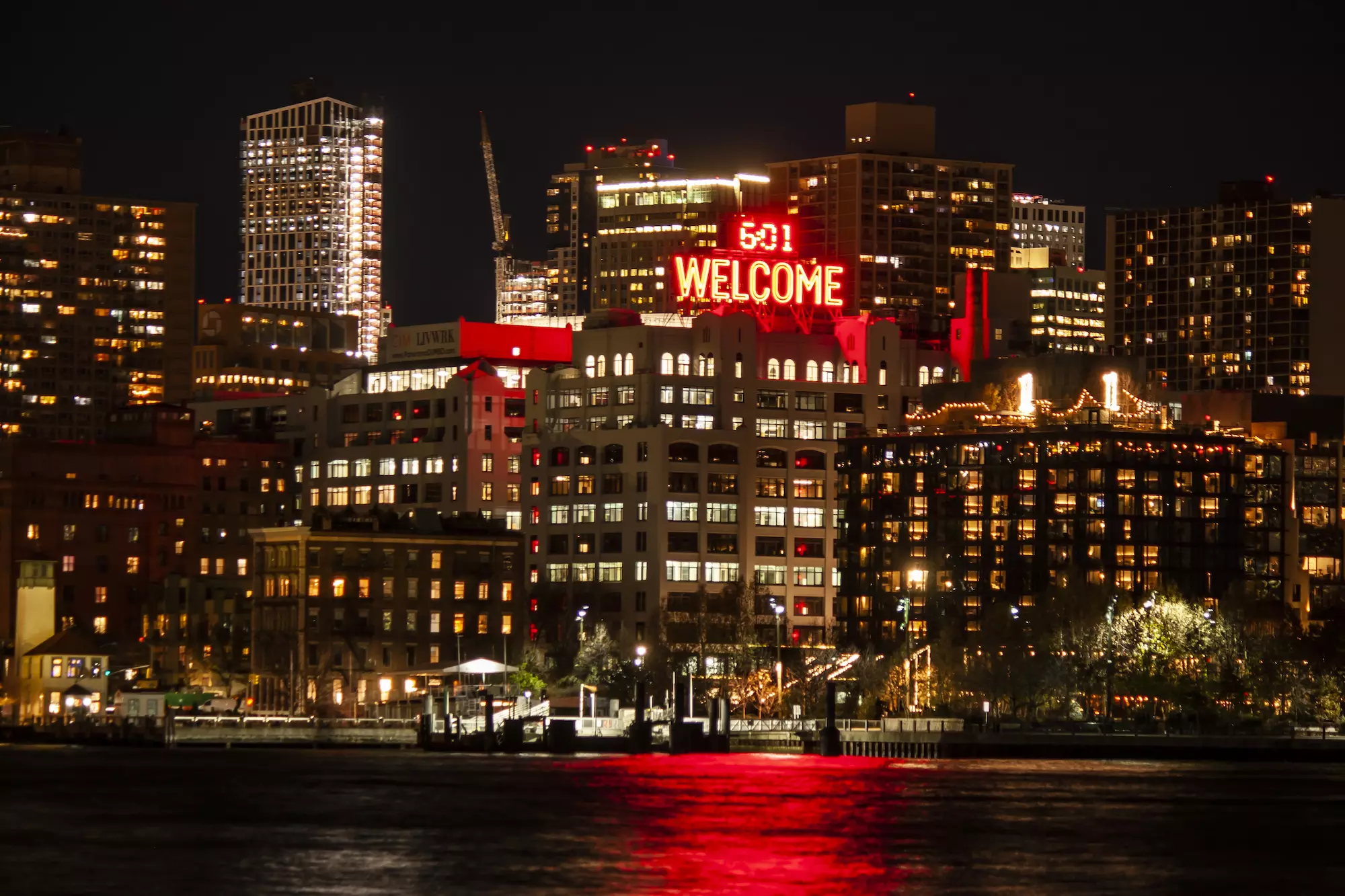 Brooklyn Heights mieste buvo atidengtas Sargybos bokštą pakeičiantis pasveikinimo ženklas 7850_5