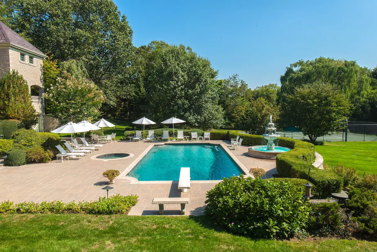 56 North Stanwich Road, greenwich, regis philbin, celebrity, cool listings, connecticut, pools