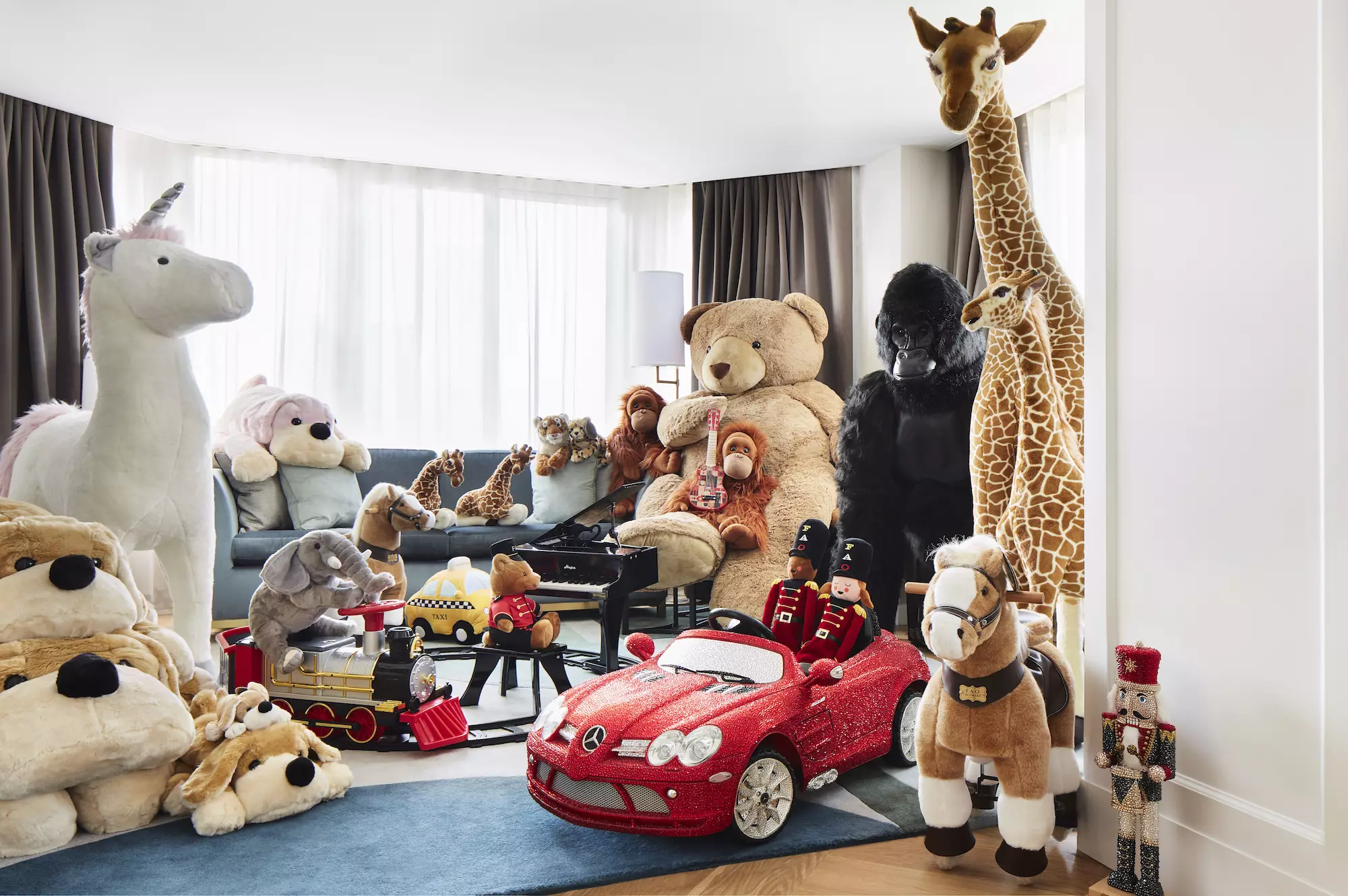 V tem prazničnem času lahko rezervirate hotelski apartma FAO Schwarz, napolnjen z igračami, za 3000 $/noč 8026_1