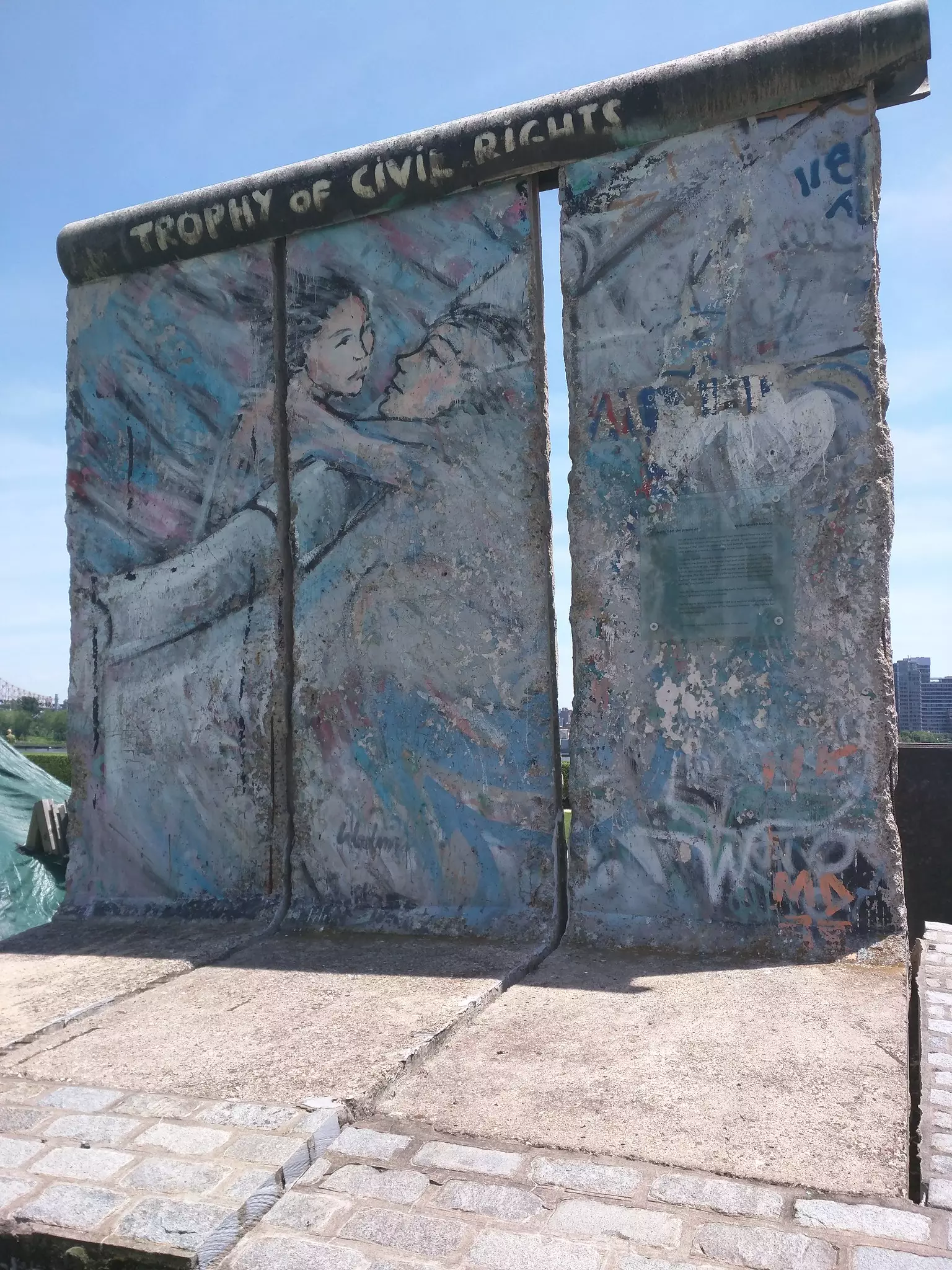 Asa makita ang mga piraso sa Berlin Wall sa NYC 8028_4