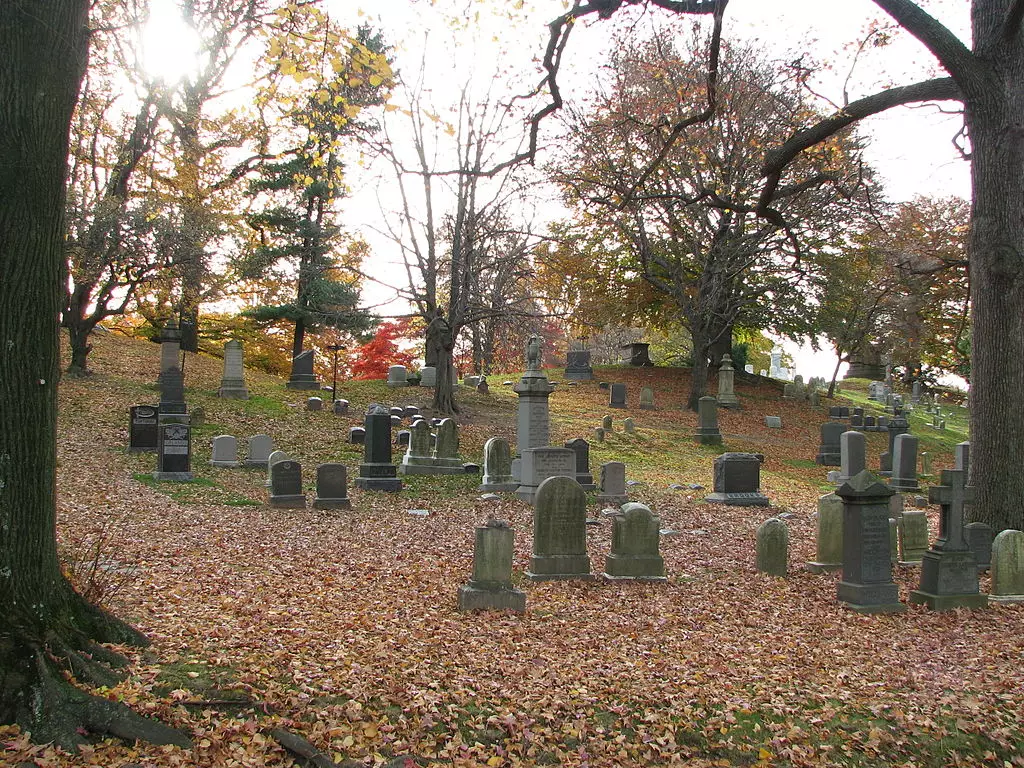 تقریبات، ہالووین، سبز لکڑی کا قبرستان