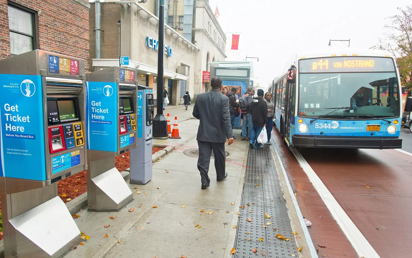 Per arti viena kitos esančios NYC autobusų stotelės sulėtina aptarnavimą, rašoma pranešime 8311_1