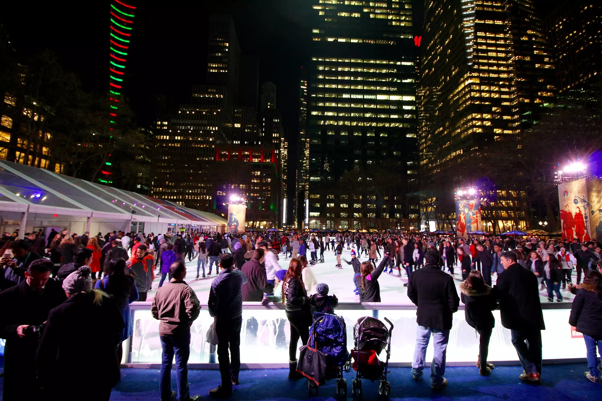 Οι χειμερινές γιορτές έρχονται νωρίς στη Νέα Υόρκη, με παγοδρόμια και αγορές διακοπών να ανοίγουν αυτόν τον μήνα 8335_1