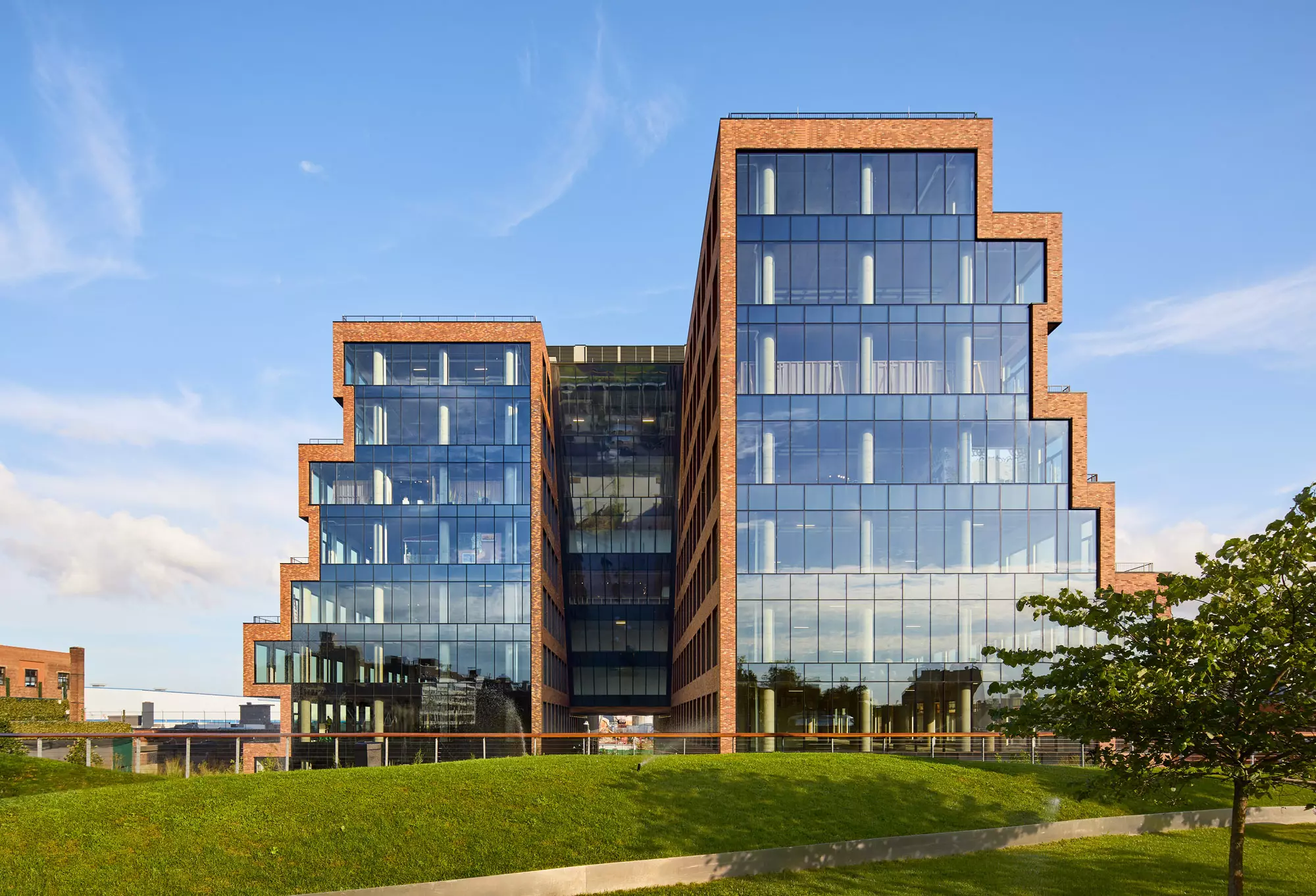 Sehen Sie sich Fotos von Williamsburgs neuem kommerziellen Bürogebäude 25 Kent an, das jetzt fertiggestellt ist 8353_1
