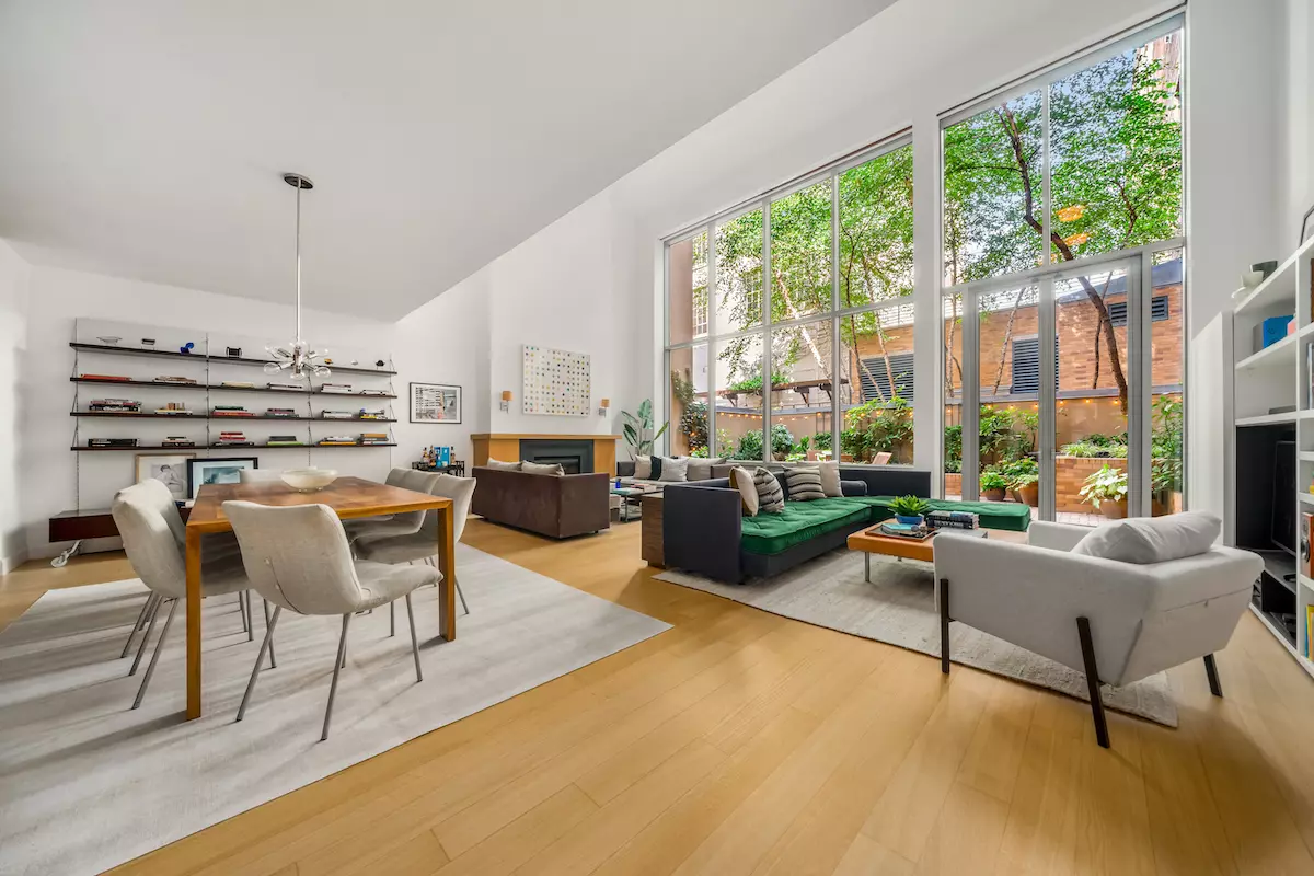 Possedere una casa a schiera di Tribeca di 6.670 piedi quadrati con giardino, garage privato e servizi condominiali per $ 15 milioni 8449_1