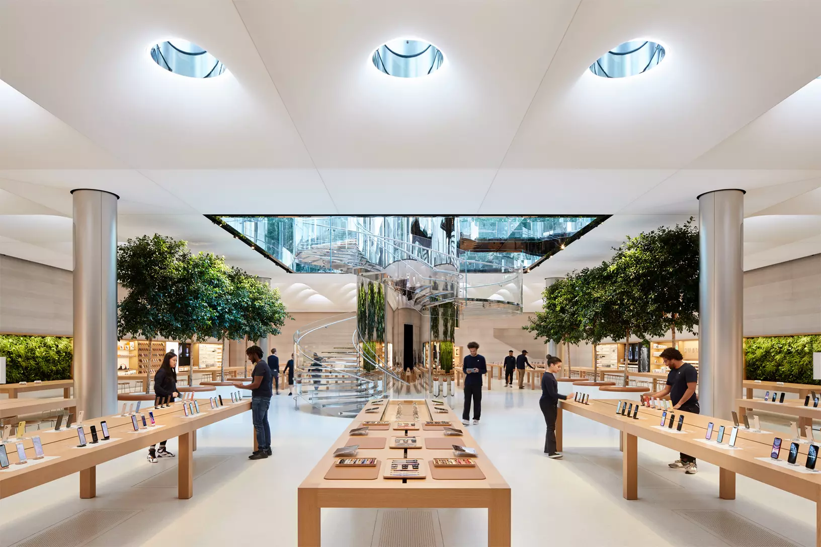 Apple Fifth Avenue flagmanis atkal tiek atvērts ar slaveno stikla kubu un jaunu publisko laukumu 8479_2
