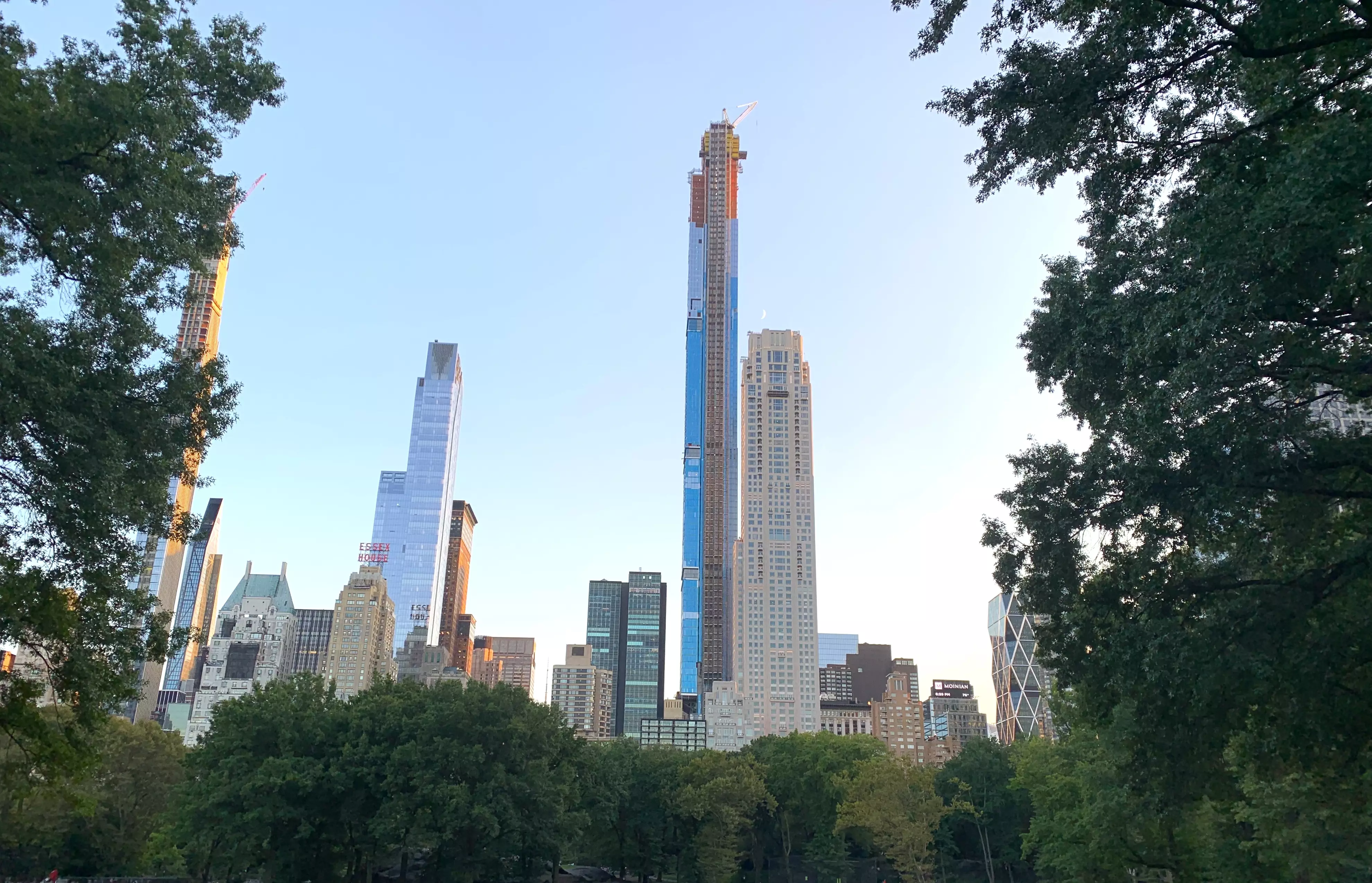 La plej alta loĝkonstruaĵo de la mondo, Central Park Tower, superas je 1,550 futoj 8532_1