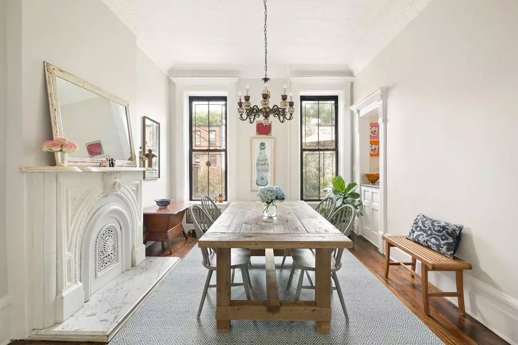 Dizze $ 3.45M Park Slope brownstone hat tonnen orizjinele details en sit stappen fan Prospect Park 8576_3