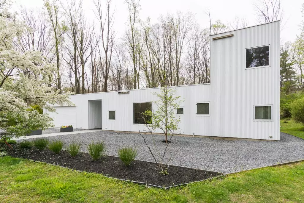 Lantai beton lan lapisan logam nggawe omah New Jersey $ 1.5M iki dadi impen para pecinta modern