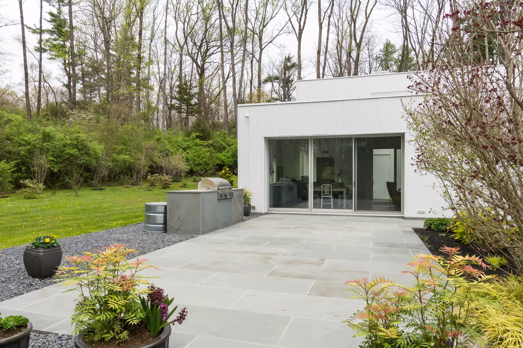 Betongulve og metalbeklædning gør dette New Jersey-hus til $1,5 mio. til en modernistisk elskers drøm 85_14