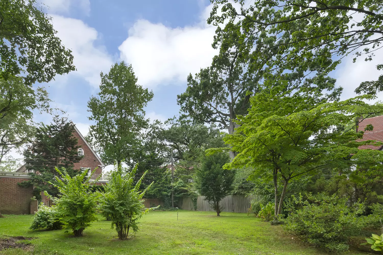 17 Bow Street, matangazo mazuri, tudor, Mildred Pierce, Forest Hills Gardens