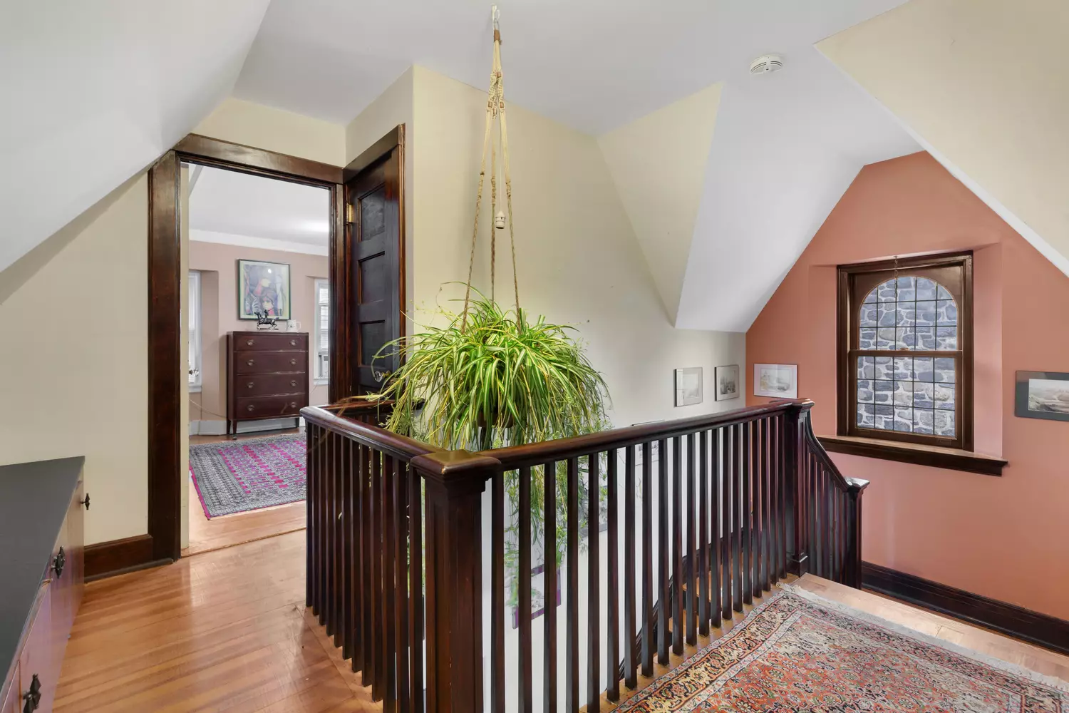 17 Bow Street, hienot listaukset, tudor, Mildred Pierce, Forest Hills Gardens