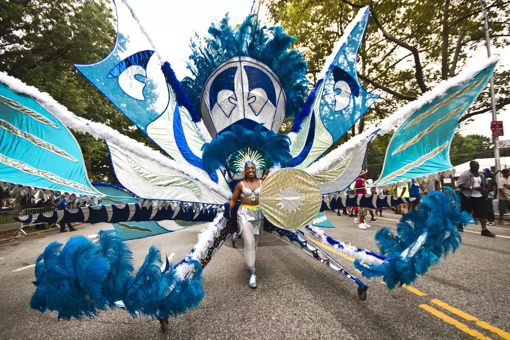 Η ιστορία του Καρναβαλιού της Καραϊβικής του Μπρούκλιν, του πιο πολύχρωμου γεγονότος στη Νέα Υόρκη 8689_1