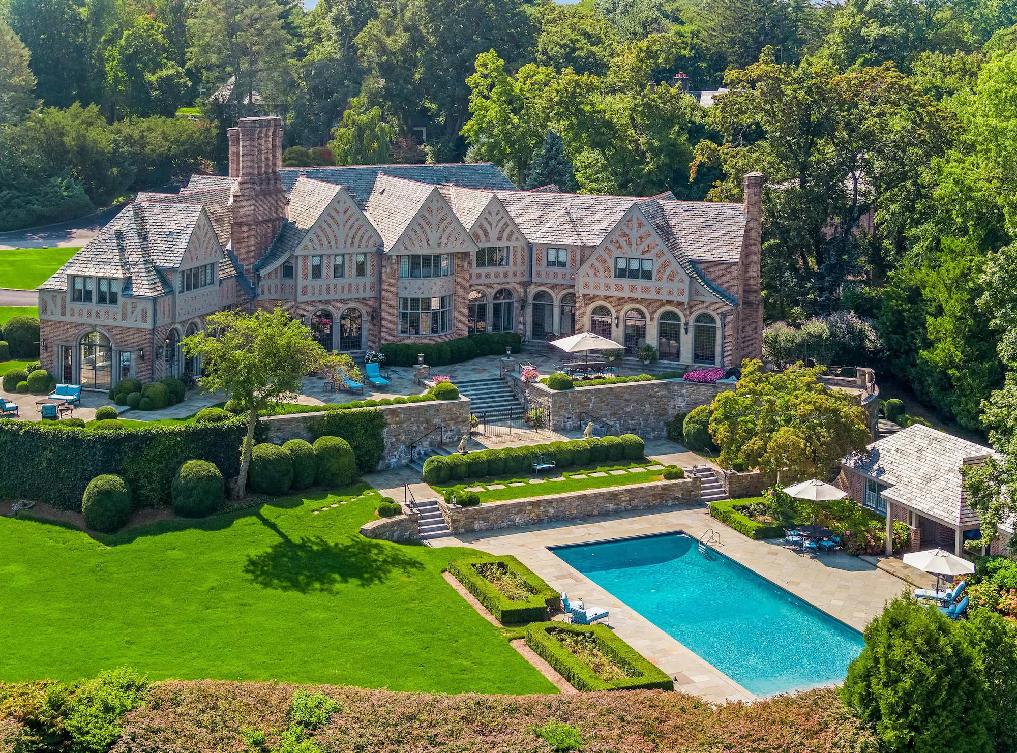 Mali ya kifahari ya Tudor kwa misingi ya Klabu ya Nchi ya Westchester inatafuta $8M 8697_1