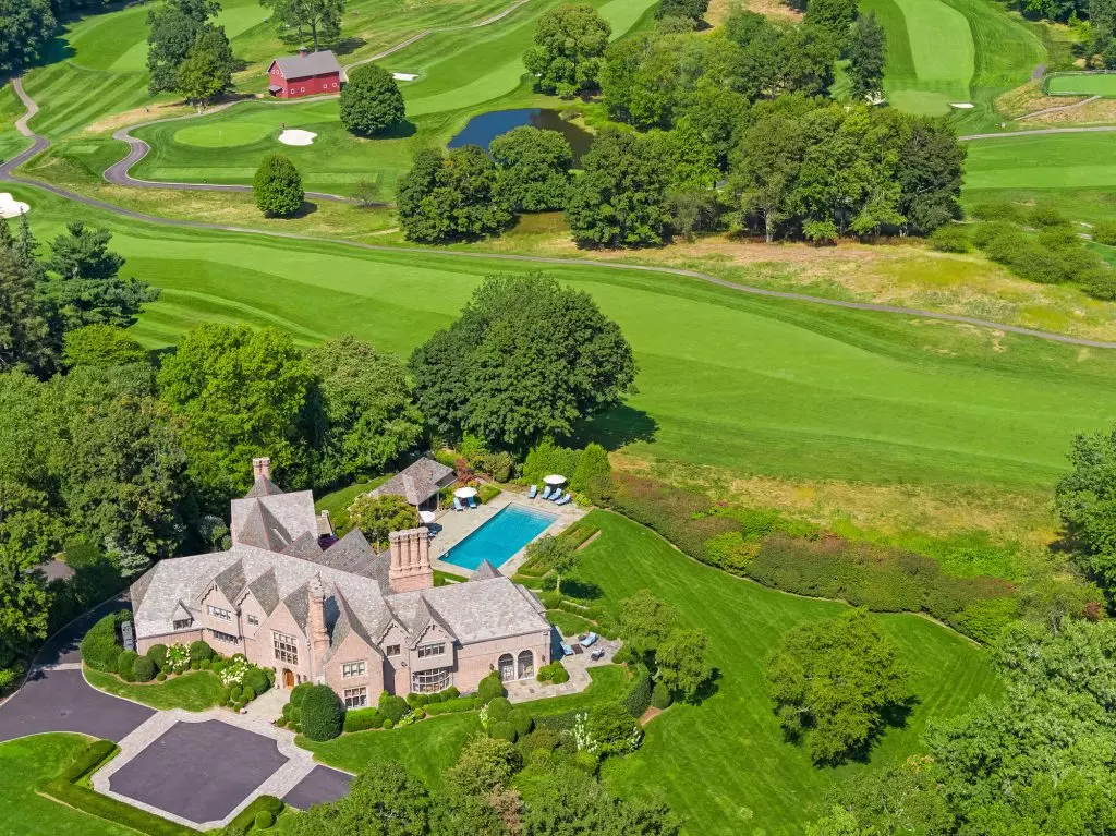 تسعى ملكية Lavish Tudor الواقعة على أراضي نادي Westchester Country Club إلى الحصول على 8 ملايين دولار 8697_19