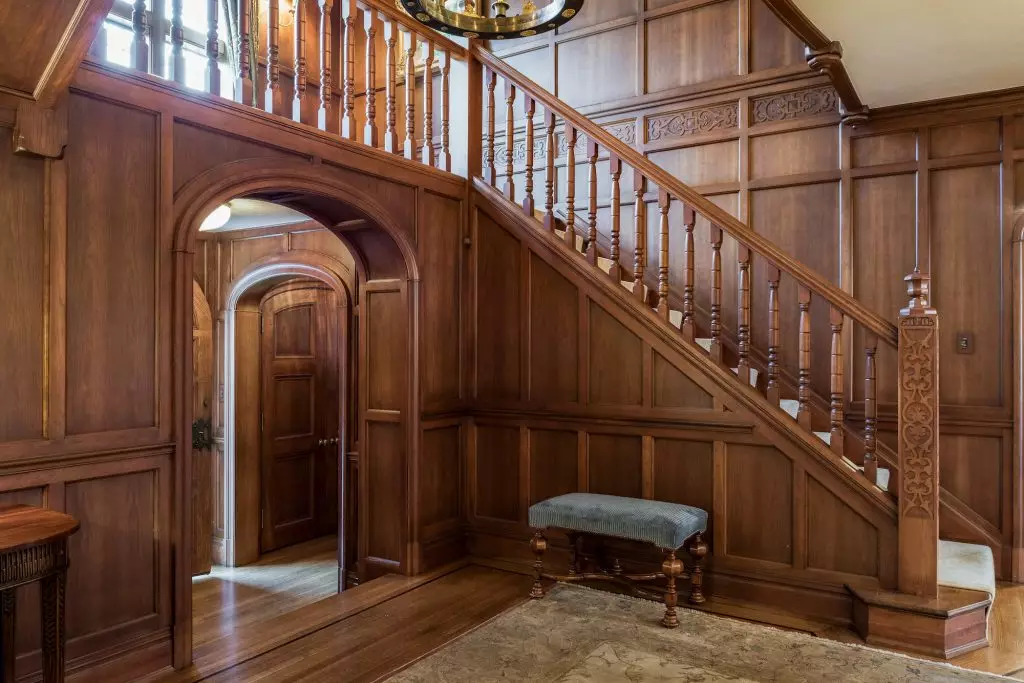 Tá eastát Lavish Tudor ar thailte an Westchester Country Club ag iarraidh $8M 8697_2