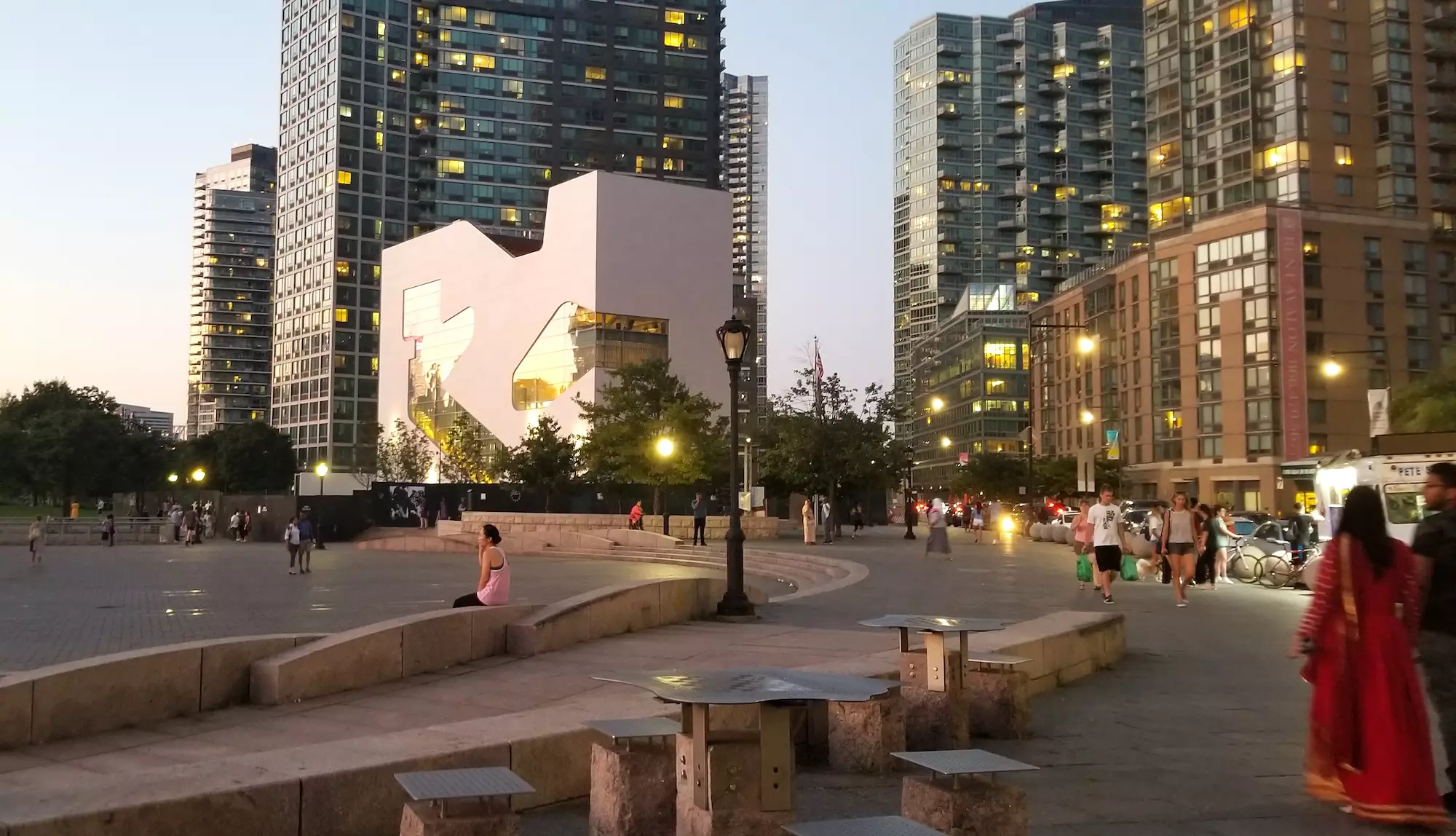 Steven Holl tarafından tasarlanan Hunters Point Library, nihayet gelecek ay açılacak 8723_1