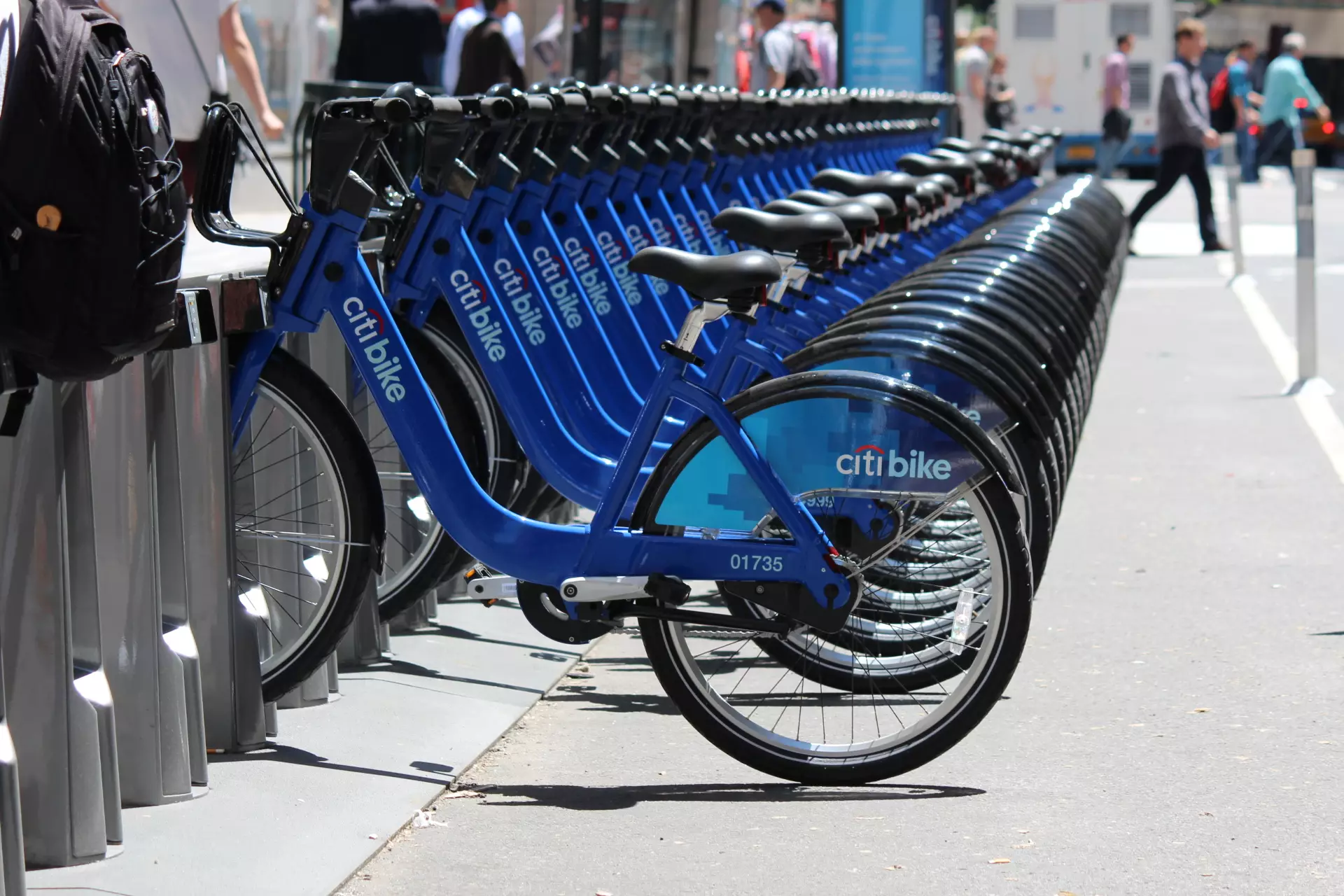 Los residentes de NYCHA y los beneficiarios de SNAP pueden obtener una membresía gratuita de Citi Bike este mes 8778_1