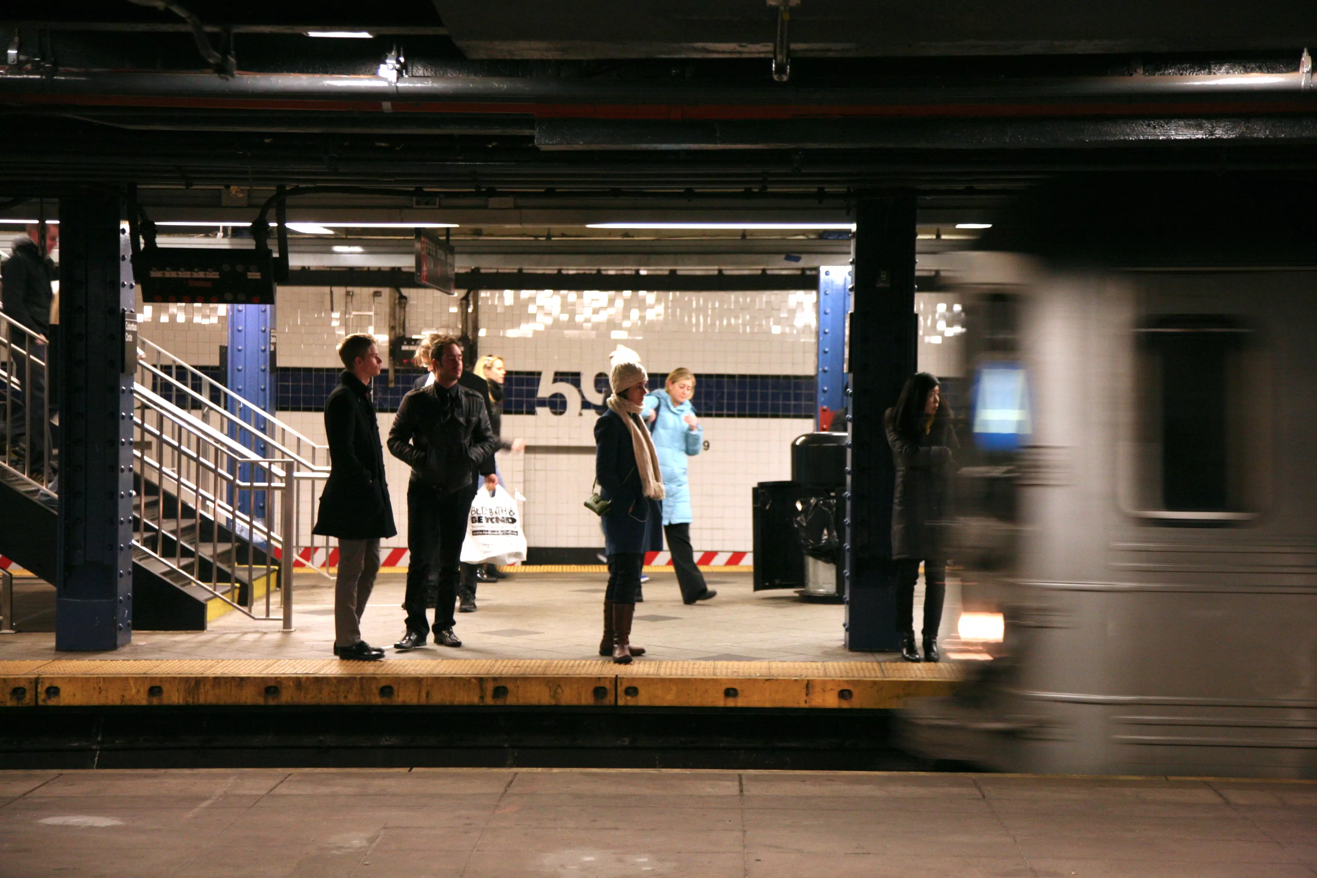 Kontseiluko kideak metro eta autobus doako bidaiak nahi ditu newyorktarrentzat jaiegun nagusietan 8847_1