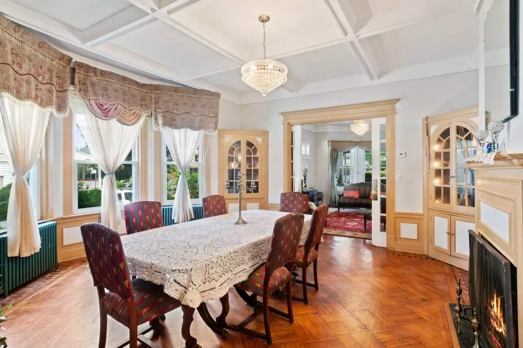 2.5 milyon dolarlık bu Victorian Prospect Park South evinde yedi yatak odası ve etrafı saran bir sundurma var. 8987_4
