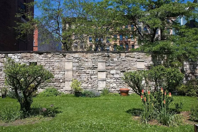 Мраморно гробище в Ню Йорк, история на East Village, исторически гробища в Ню Йорк