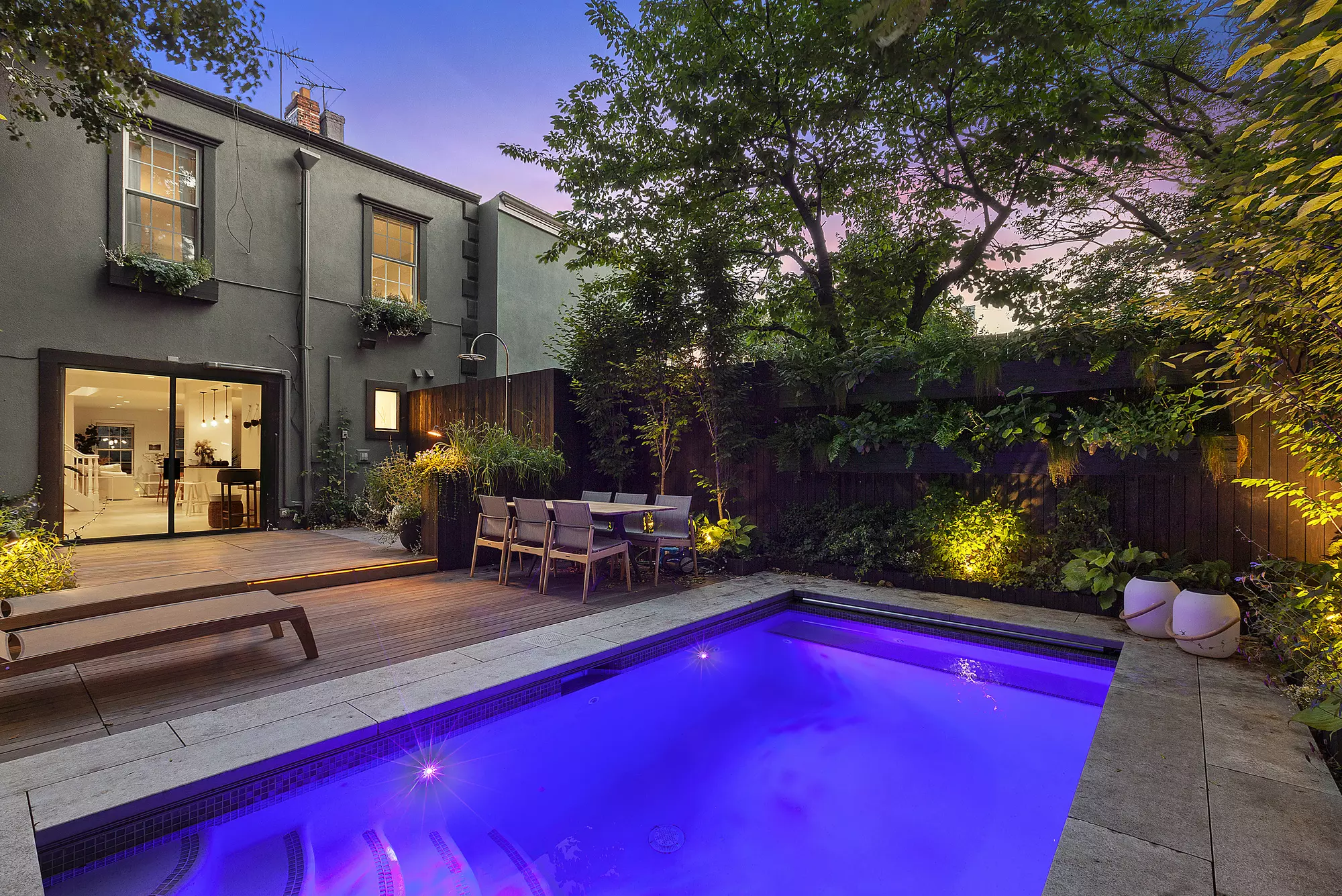 Townhouse ta' Williamsburg ta' $3.65M b'pool fl-art hija irtir tas-sajf fil-belt 9093_1