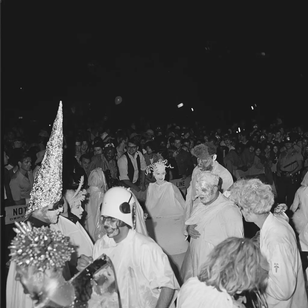 Fotot historike tregojnë njujorkezët duke festuar uljen në Hënë në Moon-In të Central Park 9105_2