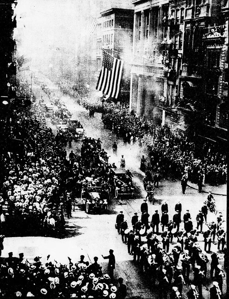 Dari Patung Liberty hingga Tim Sepak Bola Wanita A.S.: Sejarah parade pita ticker NYC 9184_2
