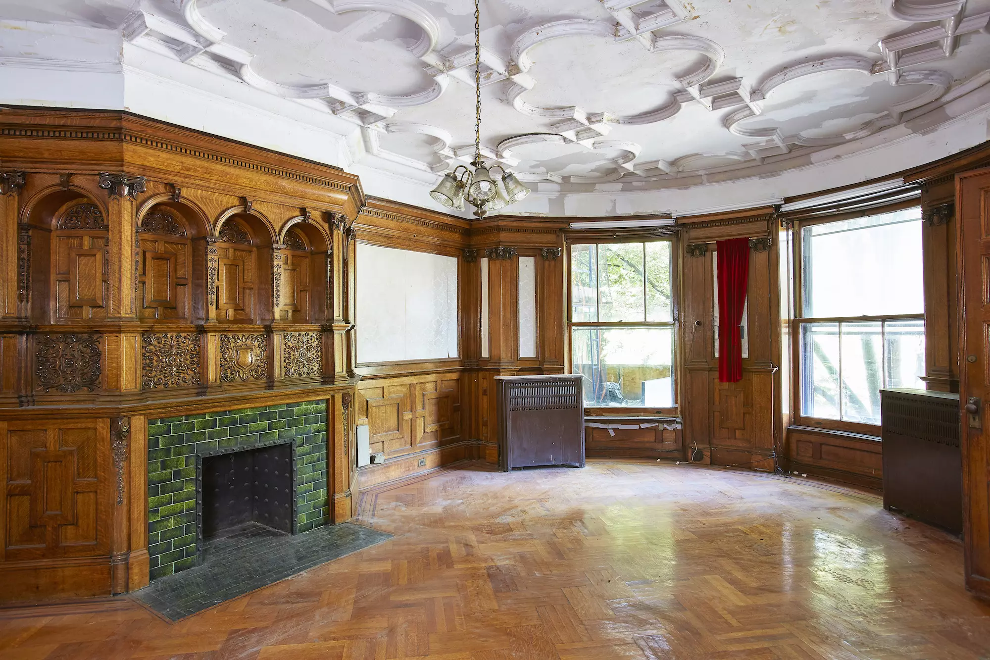 Opmerkelijk intact Renaissance Revival herenhuis op Riverside Drive zoekt $ 8 miljoen 9254_1