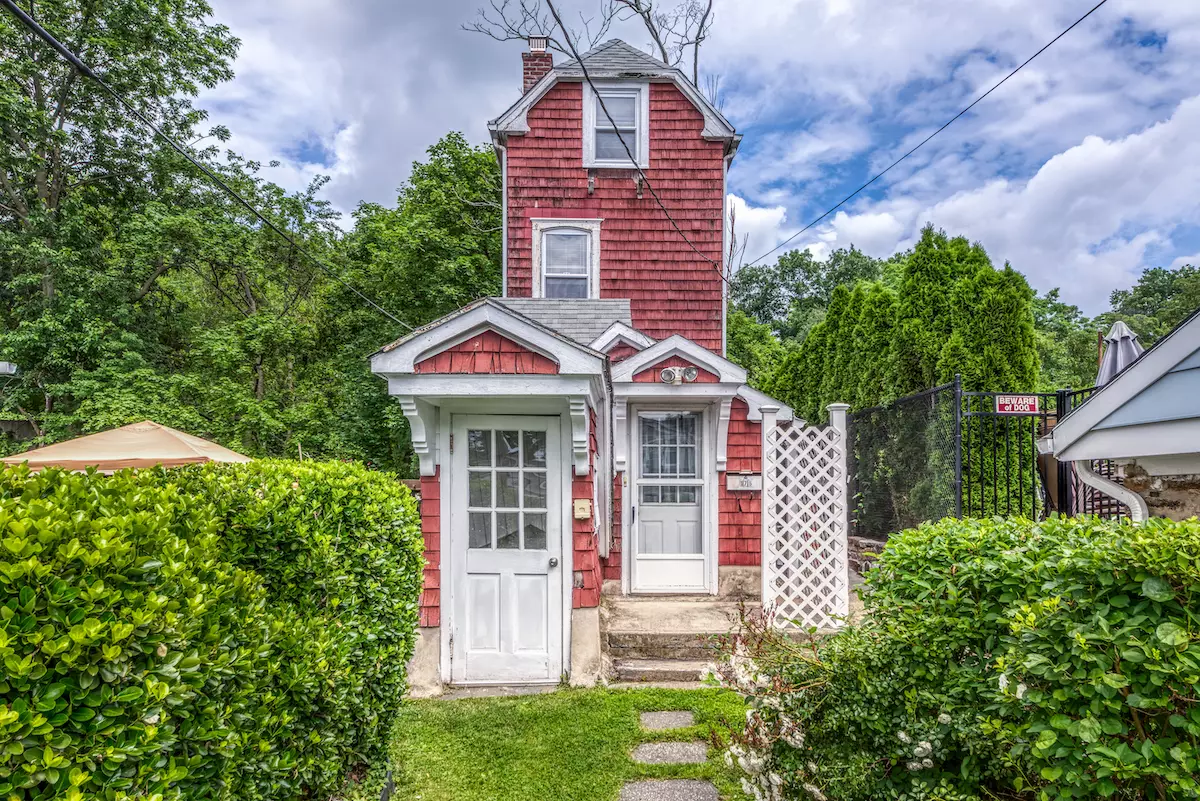 La histórica casa flaca de Westchester busca un comprador con un gran corazón y $ 275K 9265_1