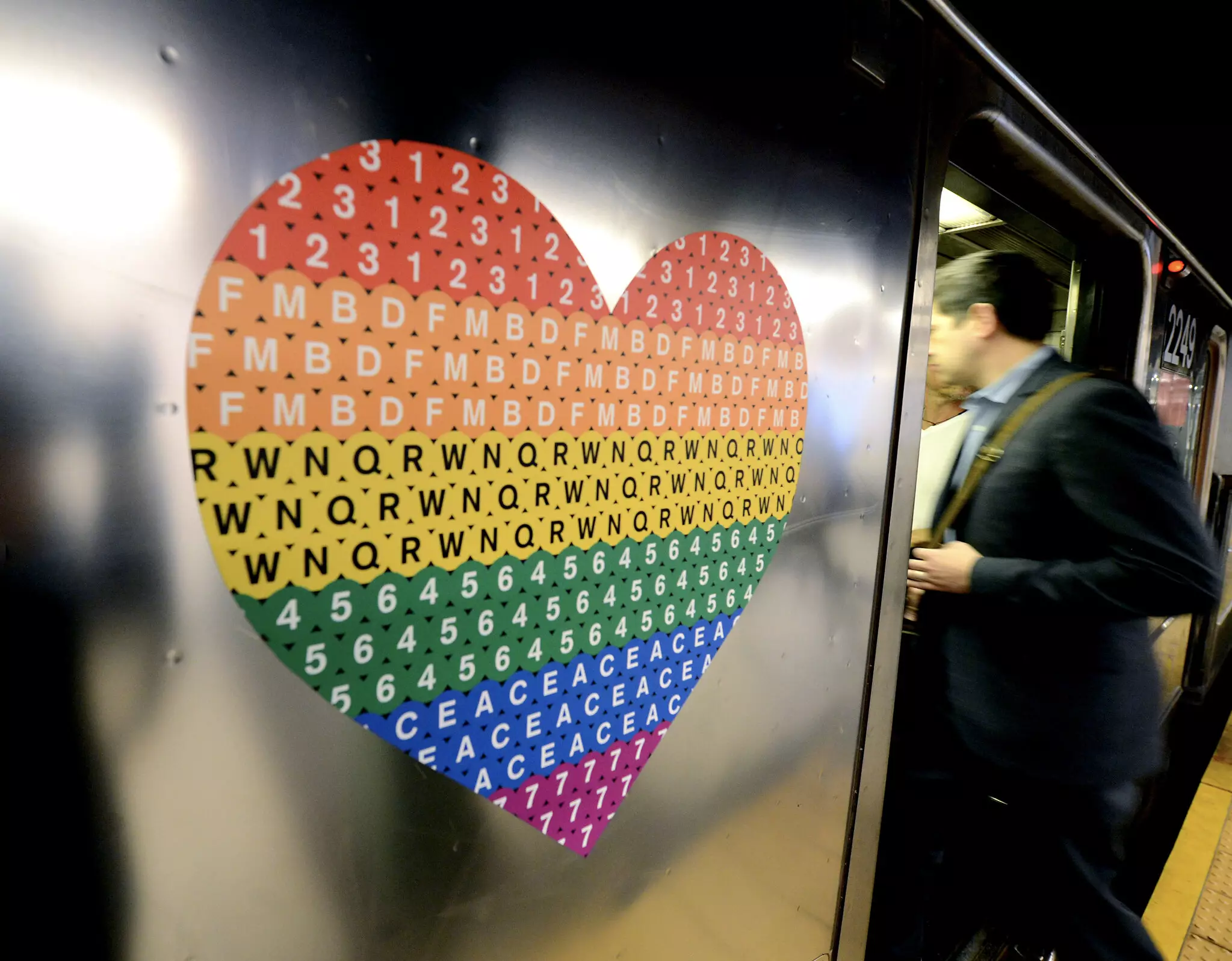 צריך להסתובב בניו יורק במהלך סוף השבוע של WorldPride? הרכבת התחתית רוצה לעזור 9314_1