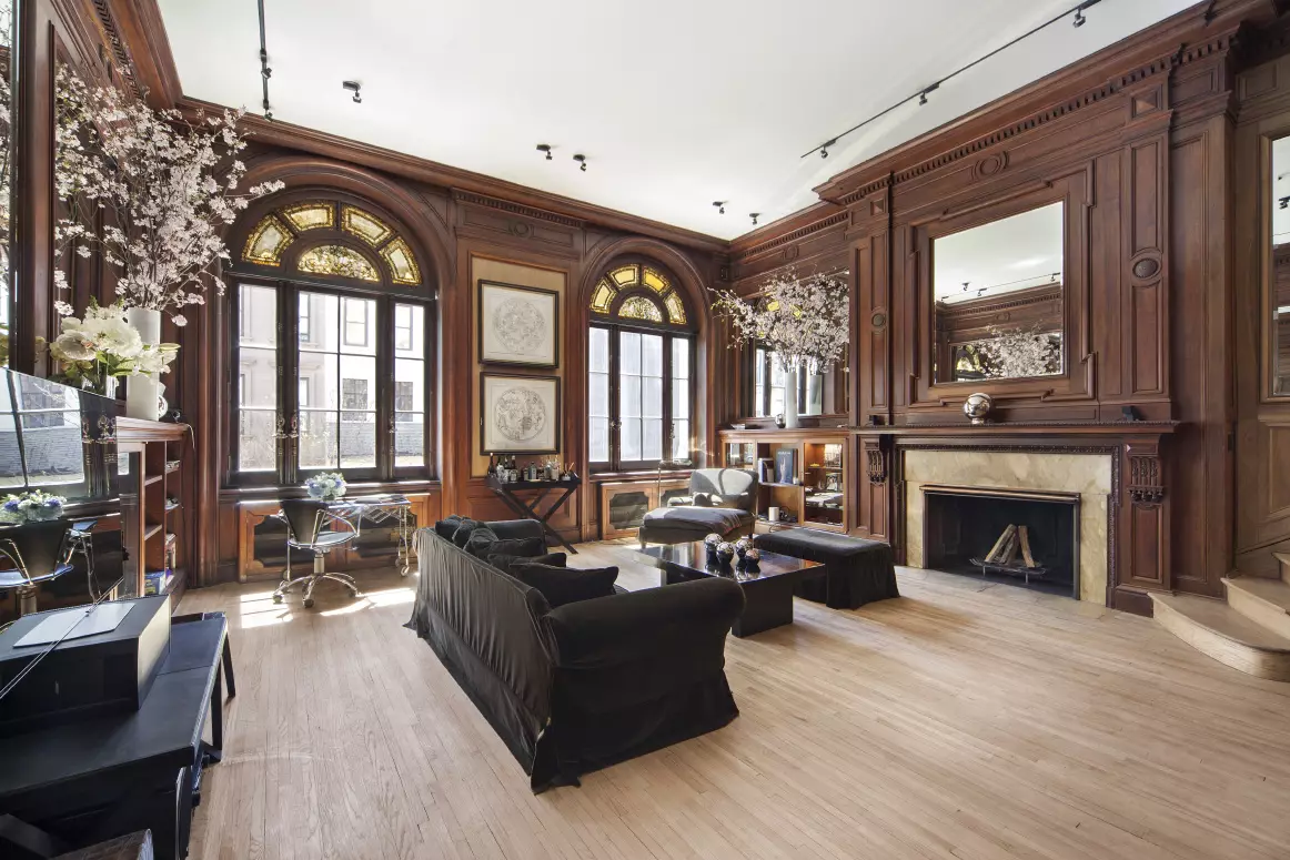 Das denkmalgeschützte Herrenhaus an der Upper East Side im Wert von 4 Millionen US-Dollar ist im Beaux-Arts-Stil mit Akzenten aus Tiffany-Glas gestaltet 9350_1
