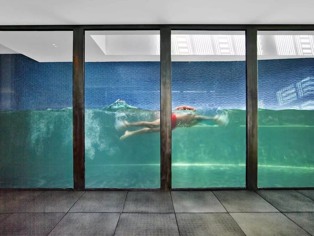 耗资 2300 万美元翻新的格林威治村联排别墅配有玻璃墙小型游泳池 9456_1