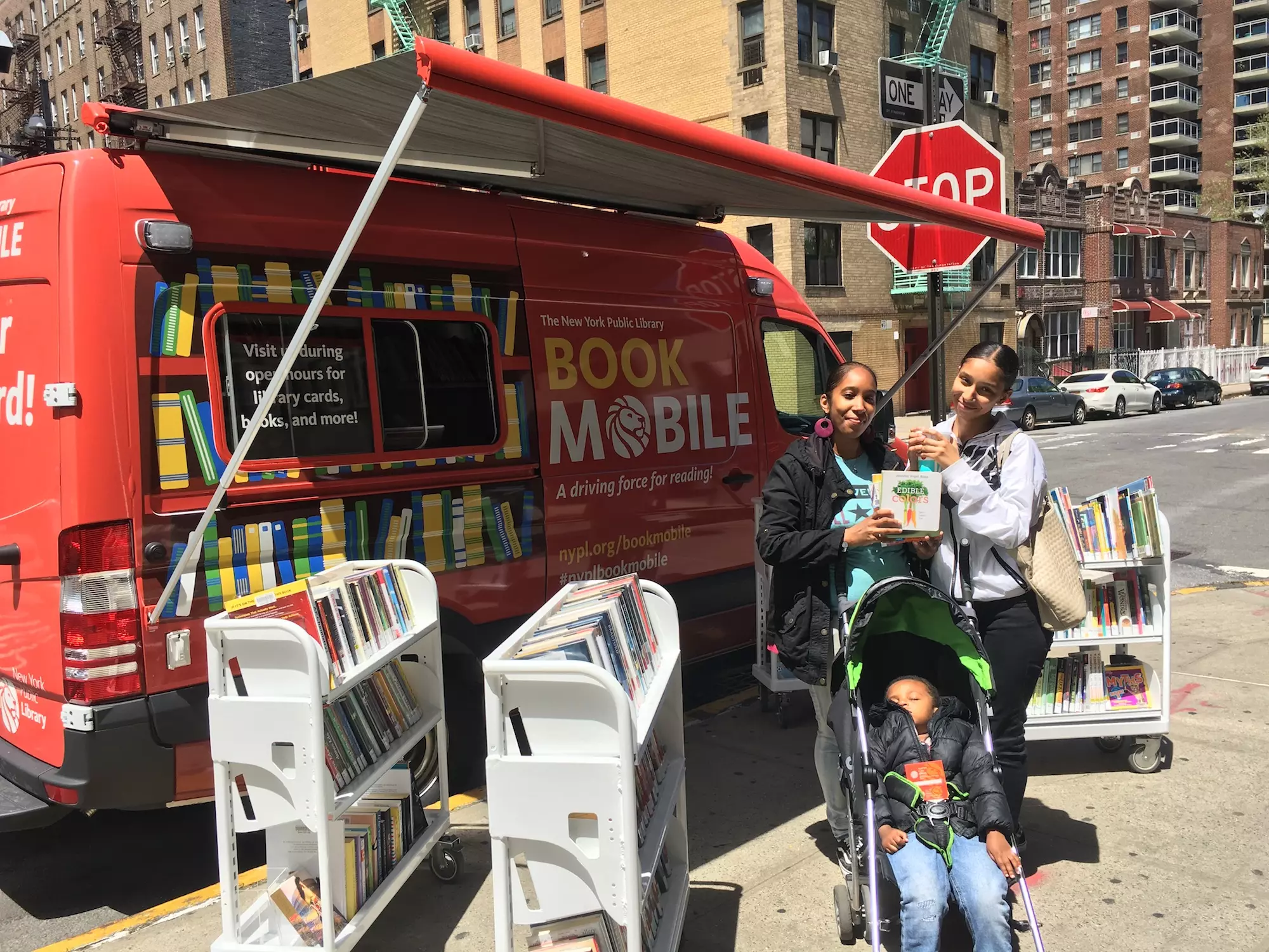 Rechtzeitig zum Sommer bringt NYPL offiziell ein neues Büchermobil auf den Markt 9460_6