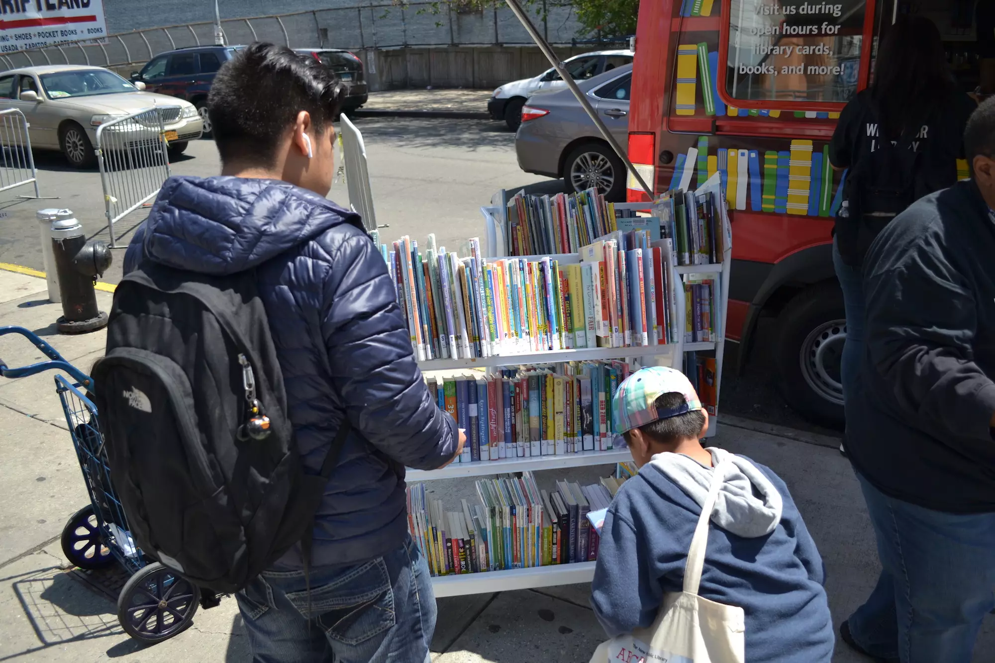 Rechtzeitig zum Sommer bringt NYPL offiziell ein neues Büchermobil auf den Markt 9460_7