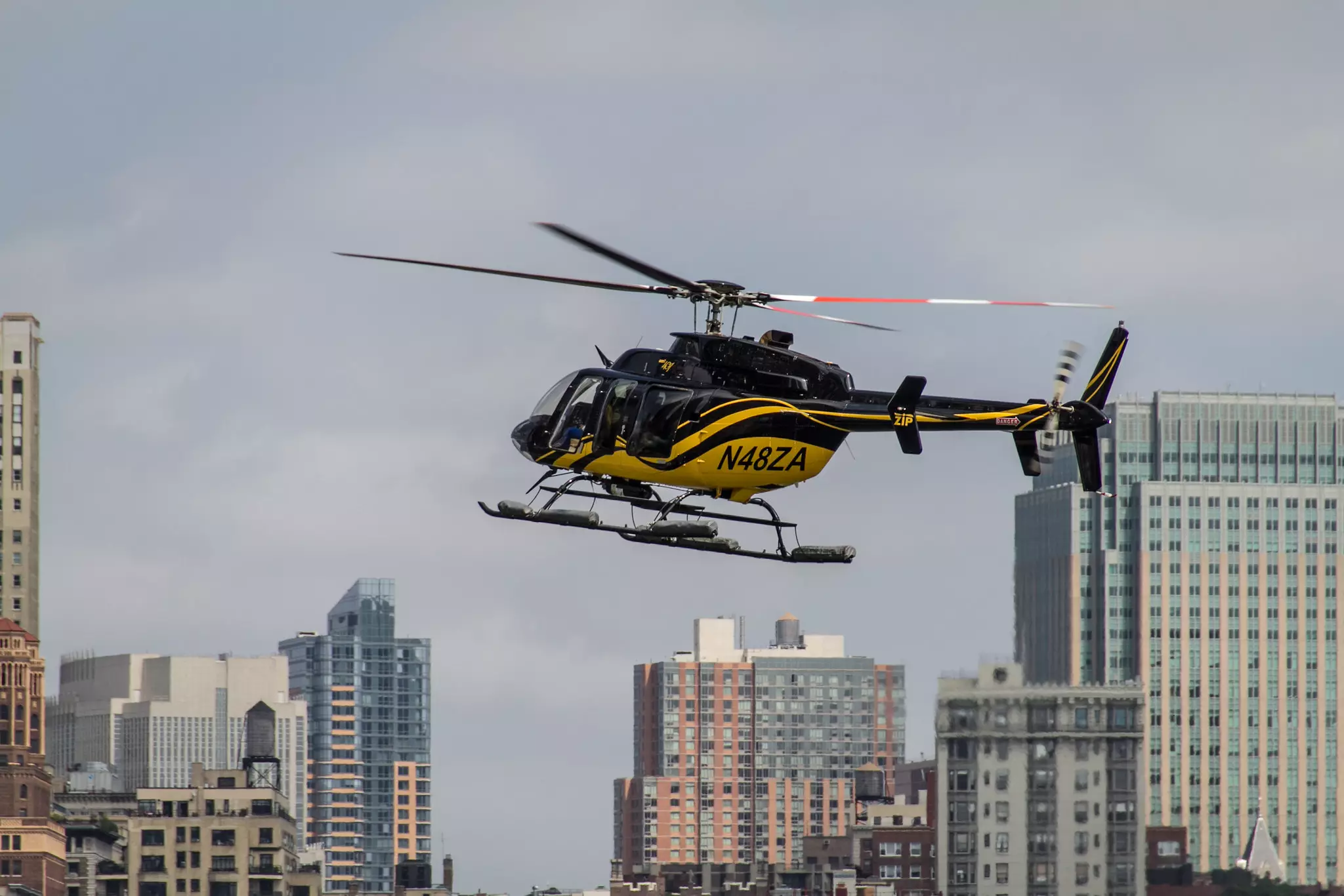Градоначелник де Бласио, Цхуцк Сцхумер и други позивају на повећање прописа о хеликоптерима након прошлонедељне несреће у Мидтовну 9478_1