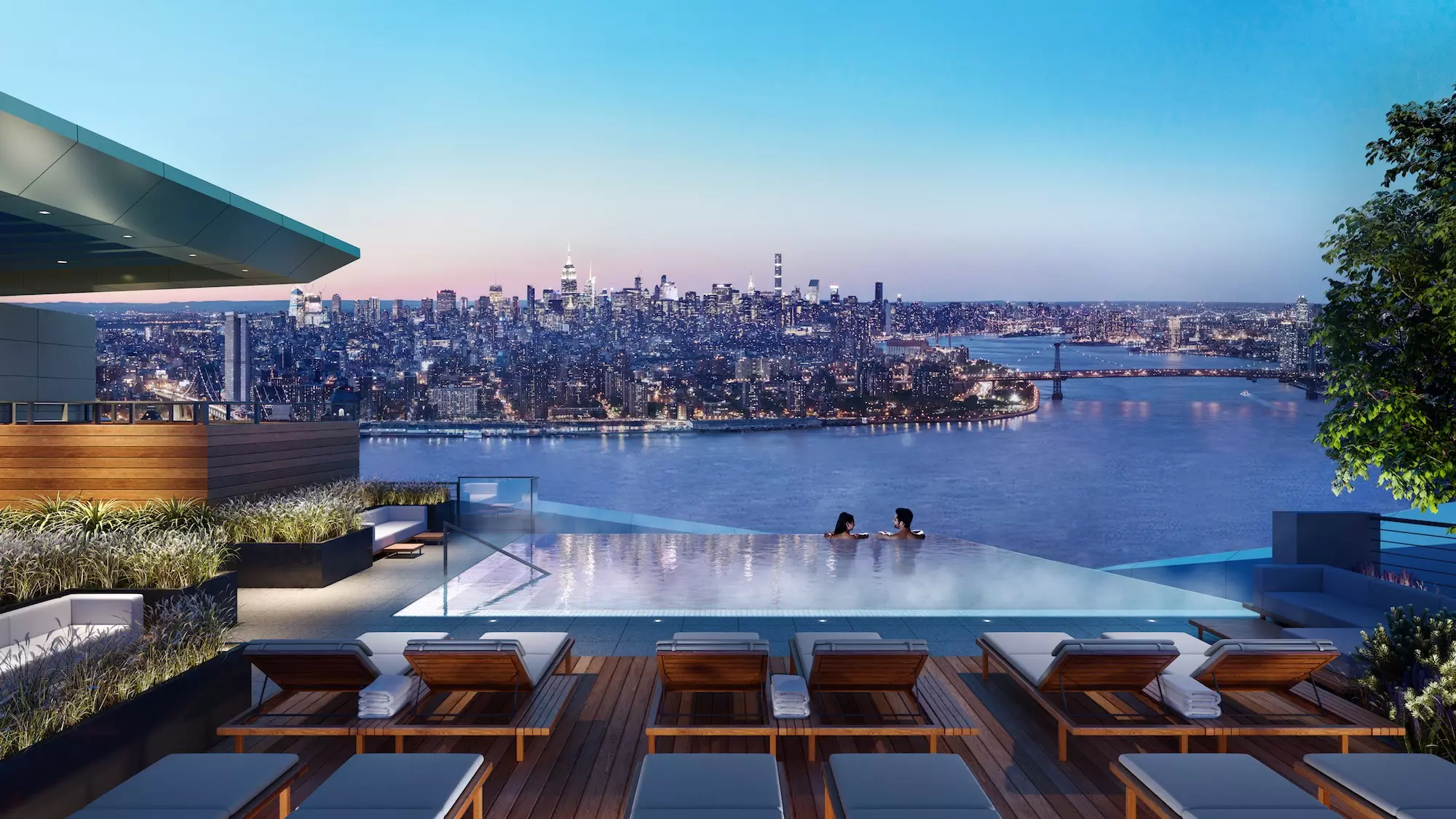 VIDEO: Sien hoe die stad se hoogste swembad op die dak 680 voet gelig word bo-op die superhoog Brooklyn Point 9490_1