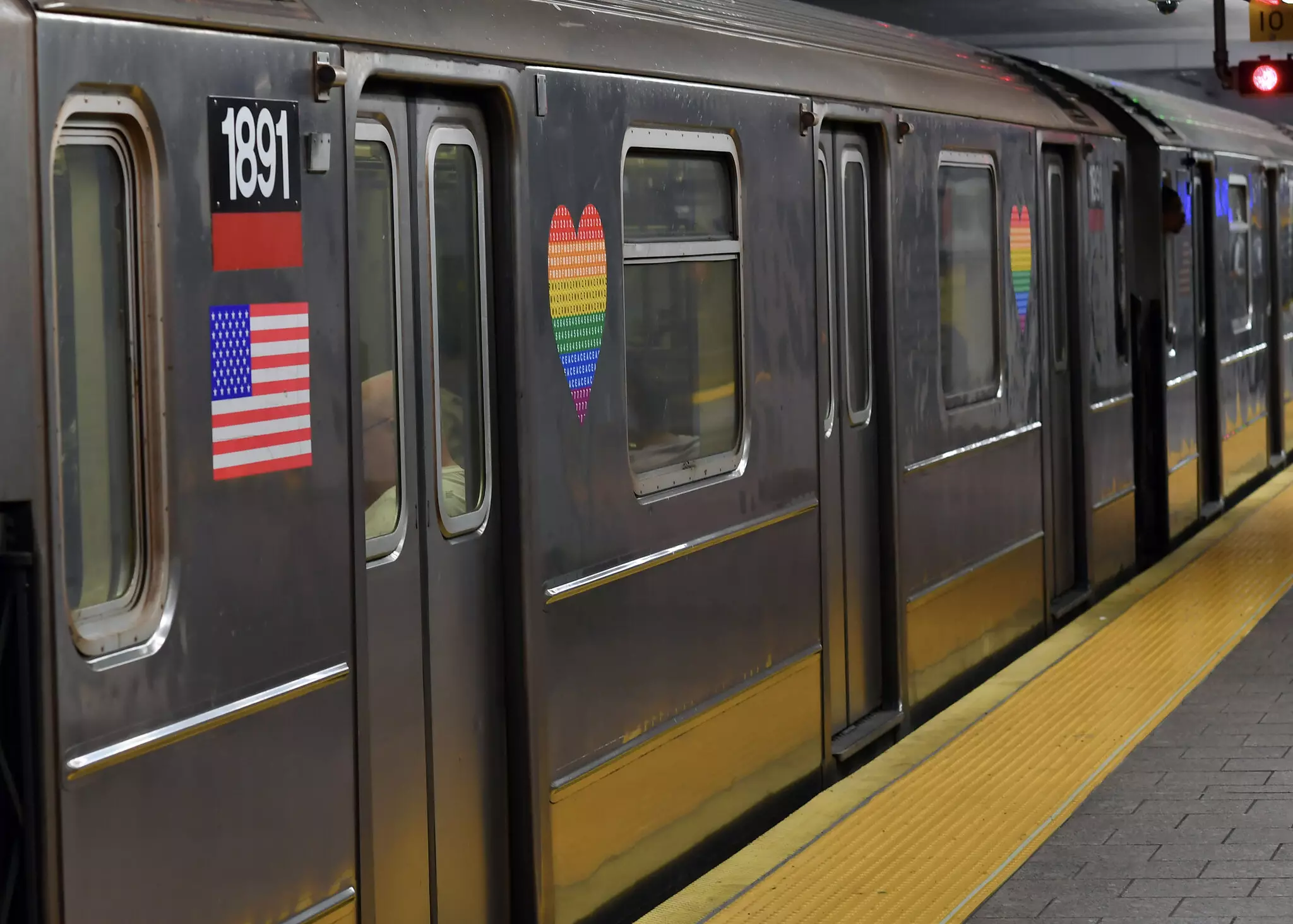 Pride NYC, kereta bawah tanah NYC, Pride MTA