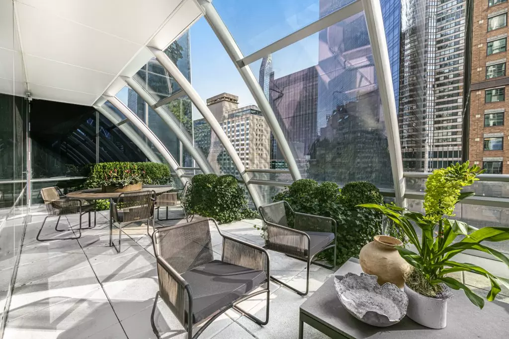 Tento byt Billionaires' Row s cenou 4,2 milióna dolárov je jednou z iba dvoch jednotiek One57 so súkromným balkónom